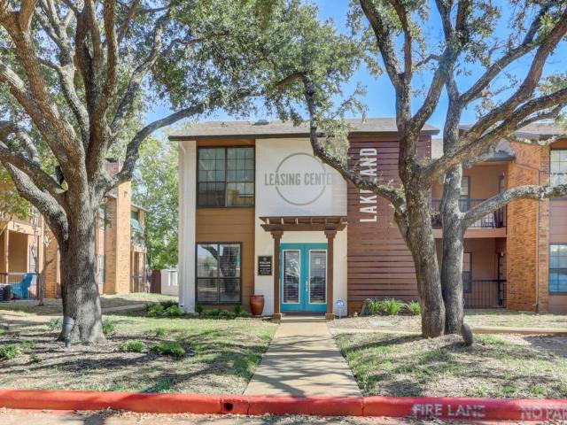 2 BR, 2 BA Apartment 322 Lake Park Road Unit 111, Lewisville, TX 75057