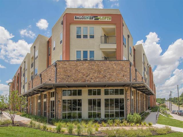 2 BR, 2 BA Apartment 3230 Hillcrest Dr Unit 2 beds, 2 baths, $1179, San Antonio, TX 78201