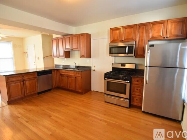2 BR, 2 BA Apartment 3230 N Clark St, Unit 3234 #2N 2 Bed 2 Bath, Chicago, IL 60657