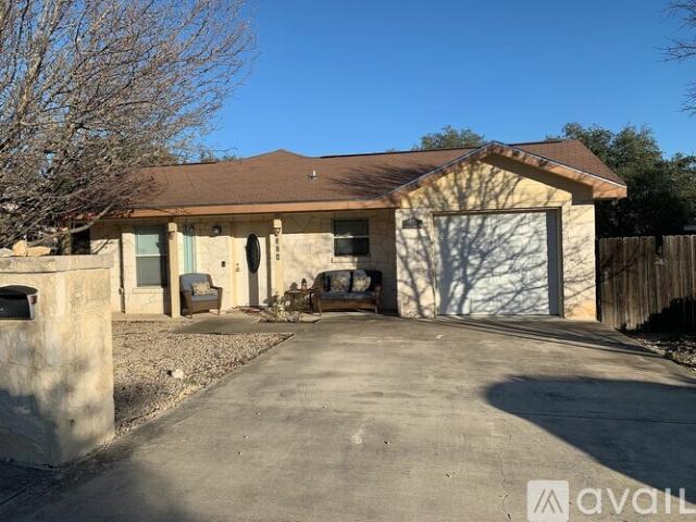 2 BR, 2 BA Apartment 324 Patriot North Drive, Kerrville, TX 78028