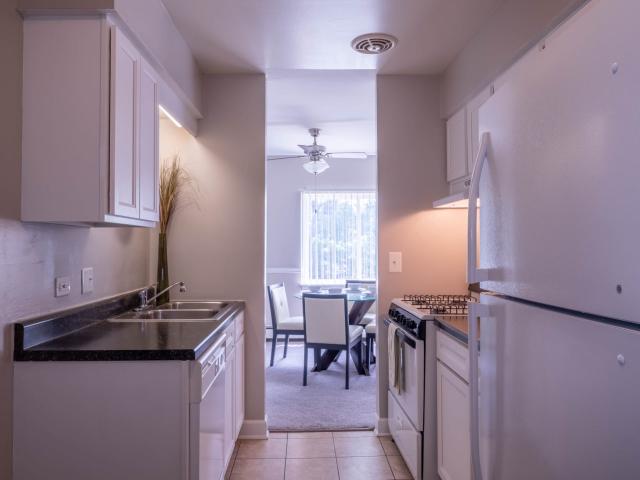 2 BR, 2 BA Apartment 325 Ramblewood Drive Unit 04 112, Glen Ellyn, IL 60137