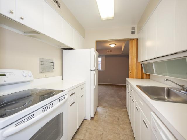 2 BR, 2 BA Apartment 3261 Warrensville Center Road Unit 402, Beachwood, OH 44122