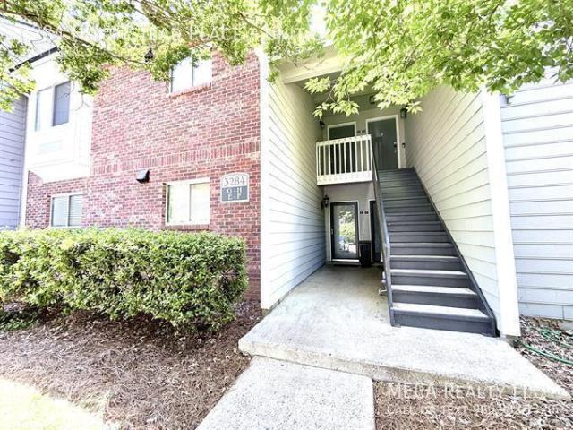 2 BR, 2 BA Apartment 3284 Heathstead Place, Charlotte, NC 28210