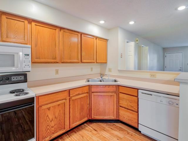 2 BR, 2 BA Apartment 3296 Walnut Springs Drive Unit 3218, Bloomington, IN 47401