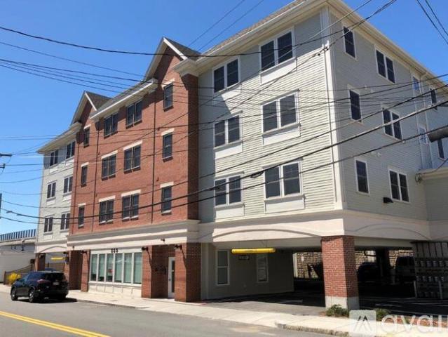 2 BR, 2 BA Apartment 329 East St, Unit 304, Dedham, MA 02026