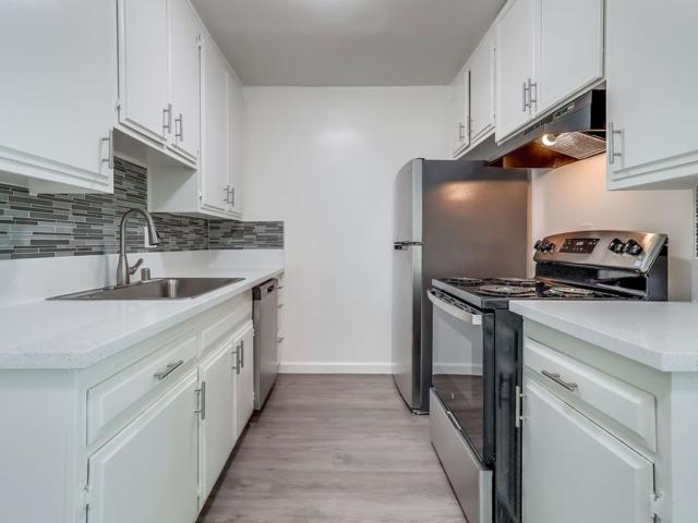 2 BR, 2 BA Apartment 333 W Queen St, Inglewood, CA 90301
