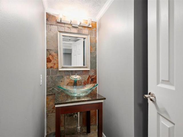 2 BR, 2 BA Apartment 333 Melrose Drive, Richardson, TX 75080