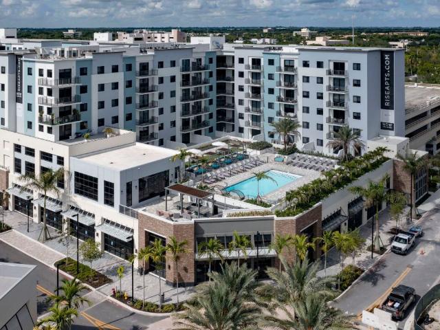 2 BR, 2 BA Apartment 333 North University Drive Unit 202, Fort Lauderdale, FL 33324