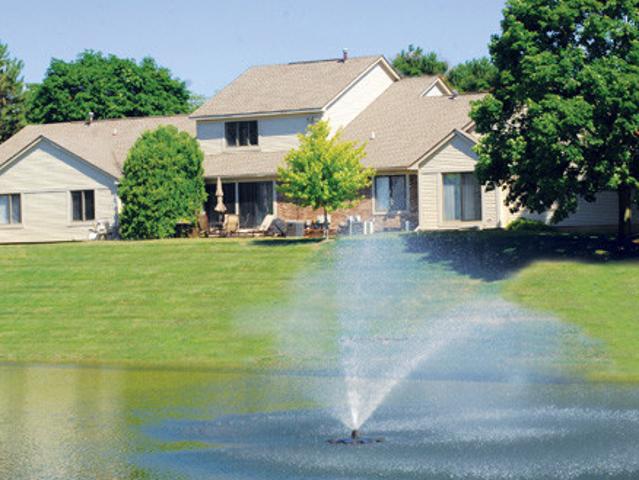 2 BR, 2 BA Apartment 33000 Covington Club Dr Unit 12 39, Farmington, MI 48334