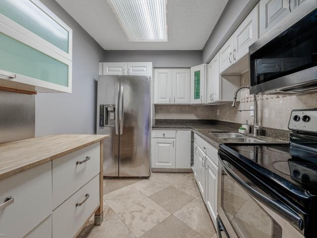 2 BR, 2 BA Apartment 3300 Northeast 192 Street, Aventura, FL 33180