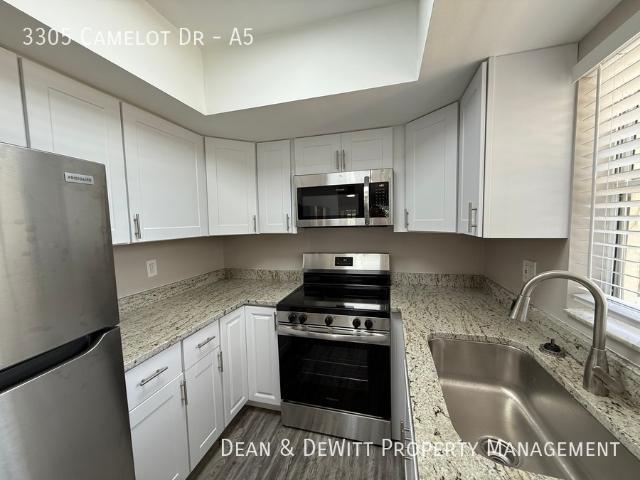 2 BR, 2 BA Apartment 3305 Camelot Dr, Largo, FL 33771