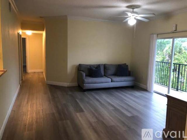 2 BR, 2 BA Apartment 330 Crestwood Cir, Unit 303, Royal Palm Beach, FL 33411