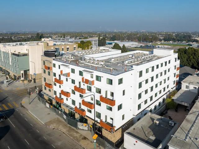 2 BR, 2 BA Apartment 3326 W. 52nd St Unit 307, Los Angeles, CA 90043