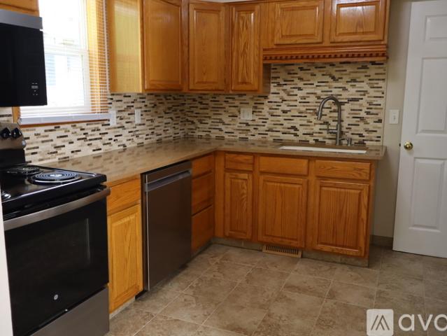 2 BR, 2 BA Apartment 3327 Southeast 4th Court, Des Moines, IA 50315