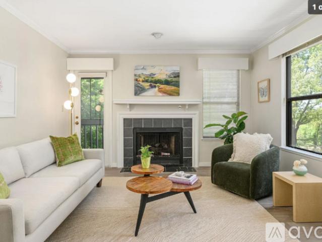 2 BR, 2 BA Apartment 338 South Pantops Drive, Unit Overlook Condo, Charlottesville, VA 22911