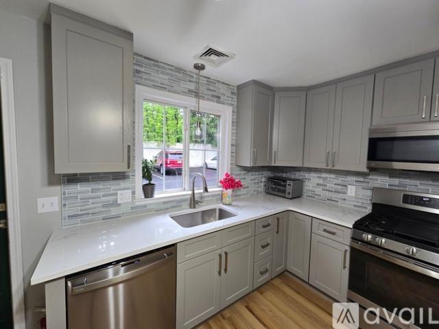 2 BR, 2 BA Apartment 3 Hirschklau Lane, Unit 3, Fair Lawn, NJ 07410