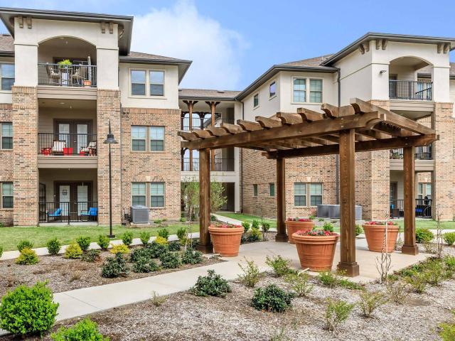 2 BR, 2 BA Apartment 440 East Polo Road Unit 2302, Grand Prairie, TX 75052