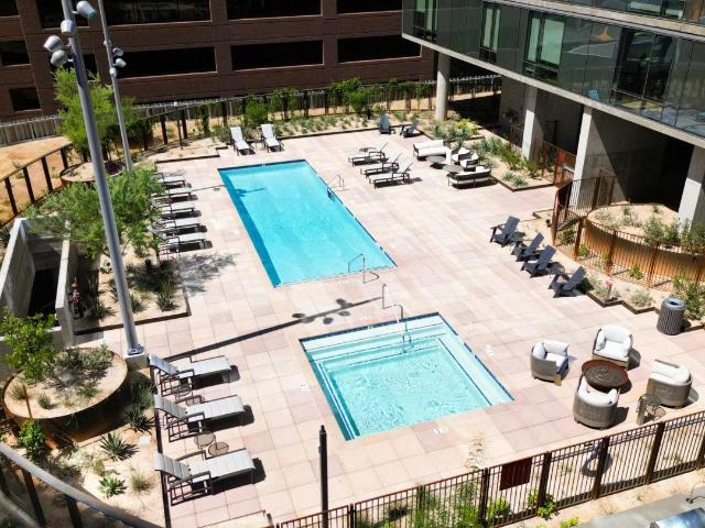 2 BR, 2 BA Apartment 440 East Van Buren Street Unit 2211, Phoenix, AZ 85004