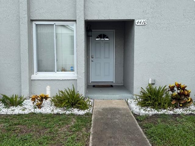 2 BR, 2 BA Apartment 4410 White Pine Avenue, Orlando, FL 32811