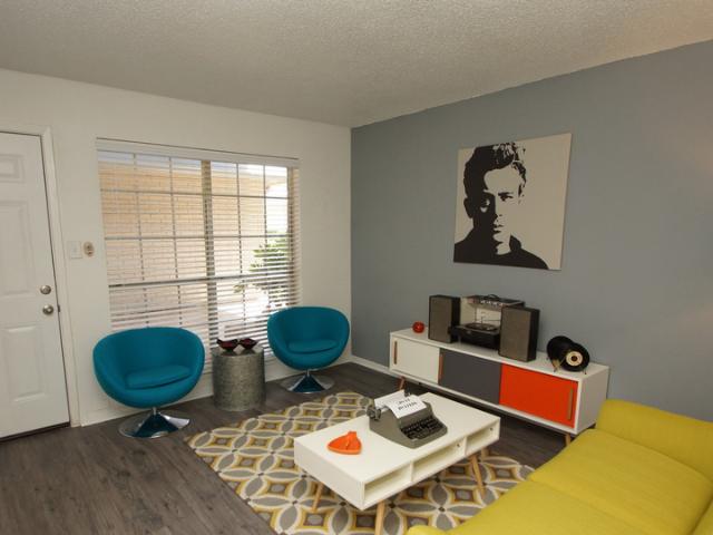2 BR, 2 BA Apartment 4417 Airport Blvd, Austin, TX 78722