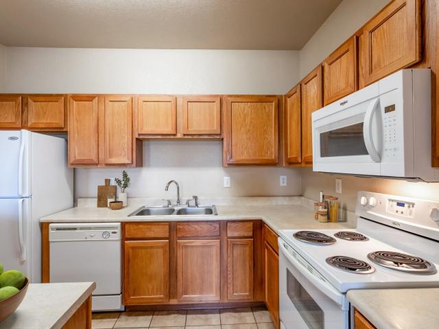 2 BR, 2 BA Apartment 441 Needmore Road Unit 323, Clarksville, TN 37040