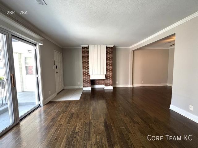2 BR, 2 BA Apartment 4427 Holly St, Kansas City, MO 64111
