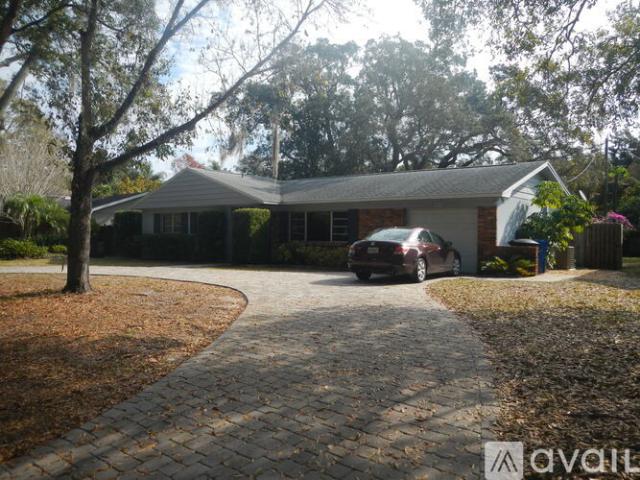 2 BR, 2 BA Apartment 4431 15th St N, St. Petersburg, FL 33703