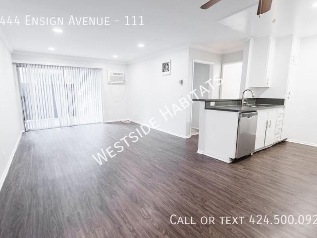 2 BR, 2 BA Apartment 4444 Ensign Avenue, West Toluca Lake, CA 91602