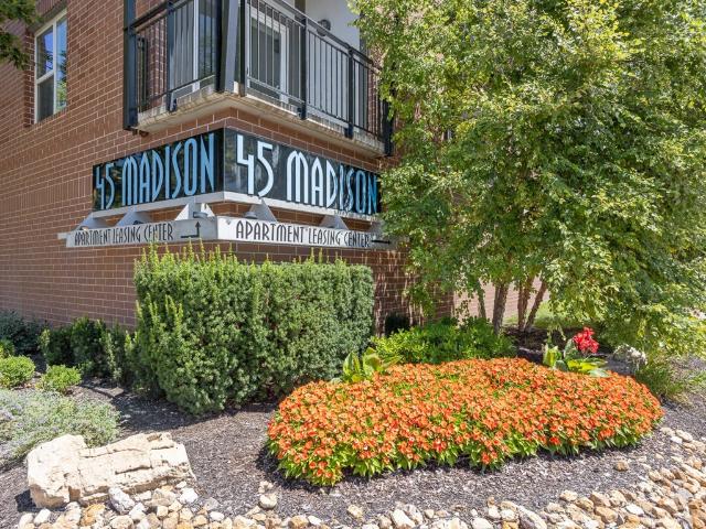 2 BR, 2 BA Apartment 4445 Madison Ave Unit 207N, Kansas City, MO 64111