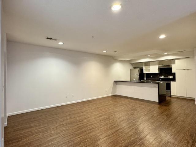 2 BR, 2 BA Apartment 4445 Washington St, Kansas City, MO 64111