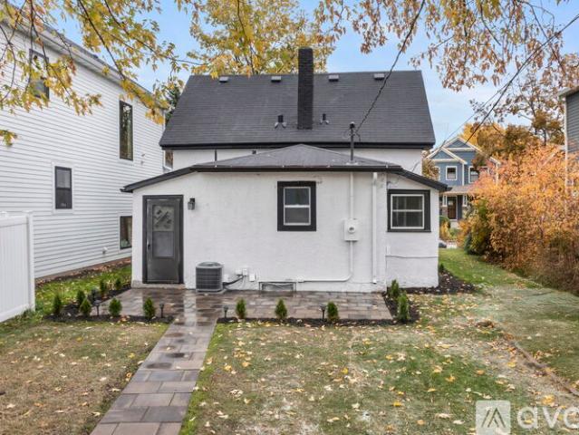 2 BR, 2 BA Apartment 4448 43rd Ave S, Minneapolis, MN 55406