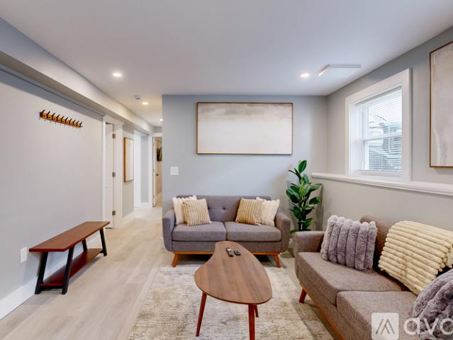 2 BR, 2 BA Apartment 44 Hall St, Unit 0, Providence, RI 02904