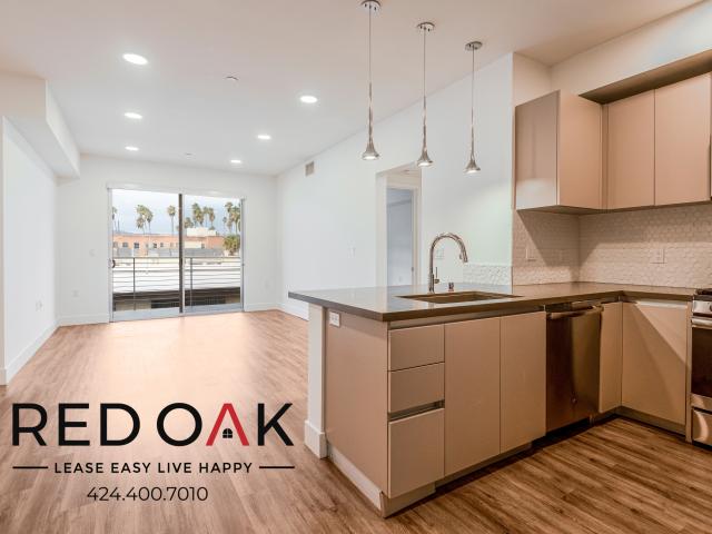 2 BR, 2 BA Apartment 453 S Kenmore Ave, Los Angeles, CA 90020