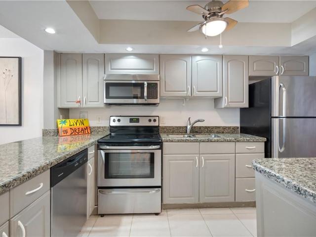 2 BR, 2 BA Apartment 4500 North Federal Highway, Lighthouse Point, FL 33064