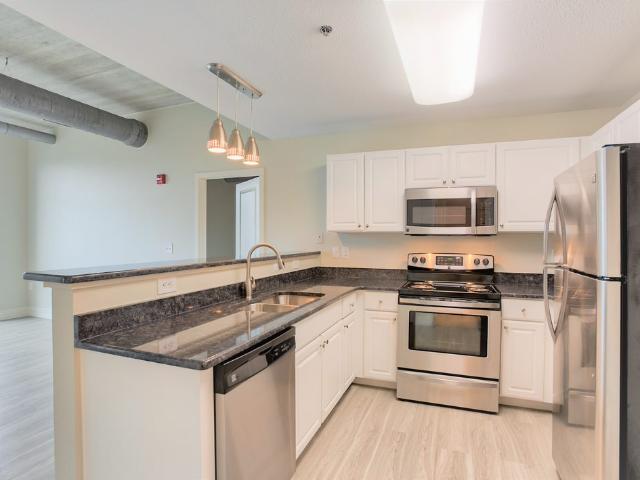 2 BR, 2 BA Apartment 4501 Woodward Ave Unit 325, Detroit, MI 48201