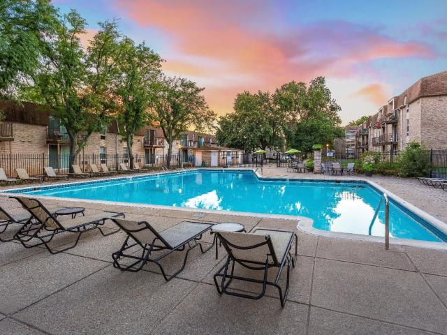 2 BR, 2 BA Apartment 450 Forrest Avenue Unit F201, Norristown, PA 19401