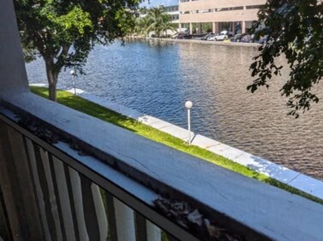 2 BR, 2 BA Apartment 450 Paradise Isle Blvd, Unit 205, Hallandale Beach, FL 33009