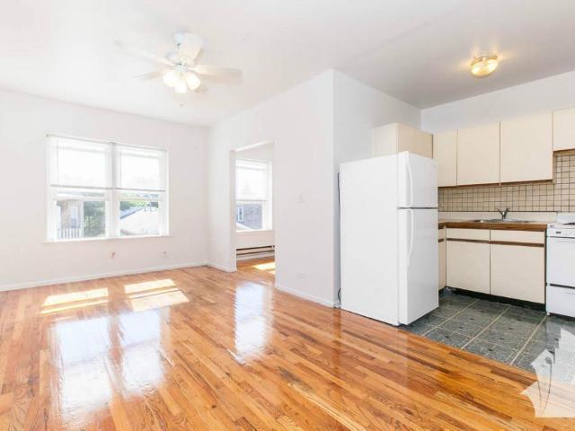 2 BR, 2 BA Apartment 4511 North Malden, Chicago, IL 60640