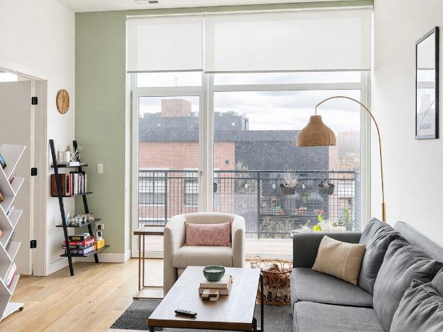 2 BR, 2 BA Apartment 4513 North Clark, Chicago, IL 60640
