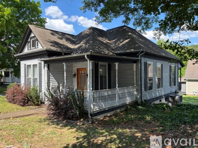 2 BR, 2 BA Apartment 4518 Saint Elmo Avenue, Chattanooga, TN 37409