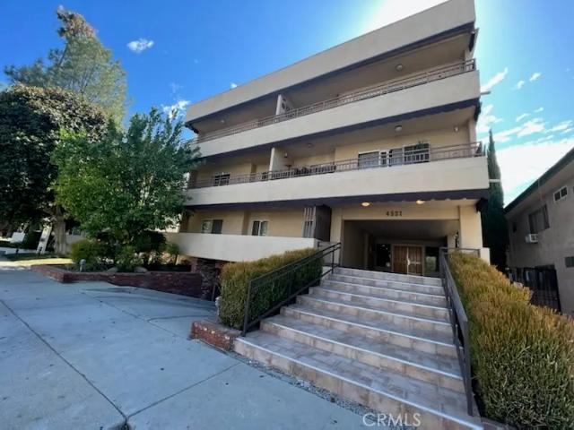 2 BR, 2 BA Apartment 4521 Colbath Ave, SHERMAN OAKS, CA 91423