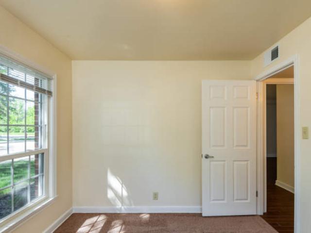 2 BR, 2 BA Apartment 4532 N Wilson Dr, Shorewood, WI 53211