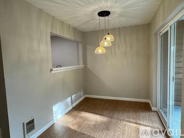 2 BR, 2 BA Apartment 455 Newport Way Northwest, Issaquah, WA 98027