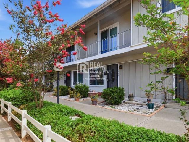 2 BR, 2 BA Apartment 4560 Jamestowne Dr, Yorba Linda, CA 92886