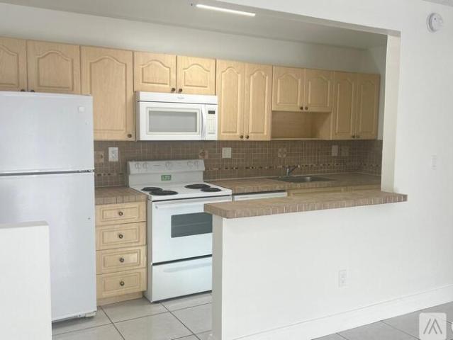 2 BR, 2 BA Apartment 4570 NW 79th Ave, Unit 2A, Doral, FL 33166