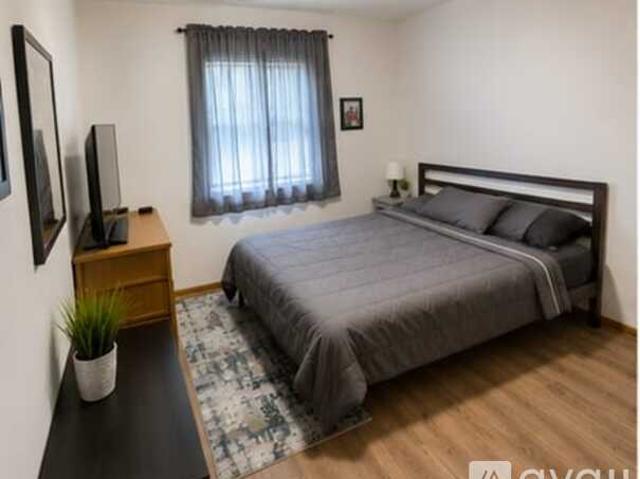 2 BR, 2 BA Apartment 460 Echo Ln, Unit A, Aurora, IL 60504