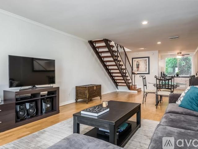 2 BR, 2 BA Apartment 4610 Densmore Avenue Unit 6, Encino, CA 91436