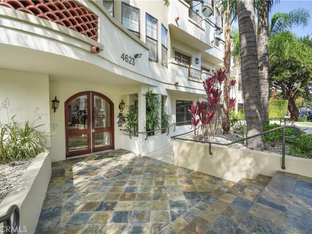 2 BR, 2 BA Apartment 4623 Willis Avenue, Sherman Oaks, CA 91403