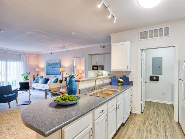 2 BR, 2 BA Apartment 4631 South Eastland Center Drive Unit 1527, Independence, MO 64055