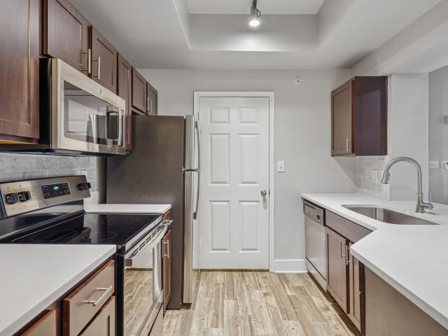 2 BR, 2 BA Apartment 4649 Cole Avenue Unit 103, Dallas, TX 75205